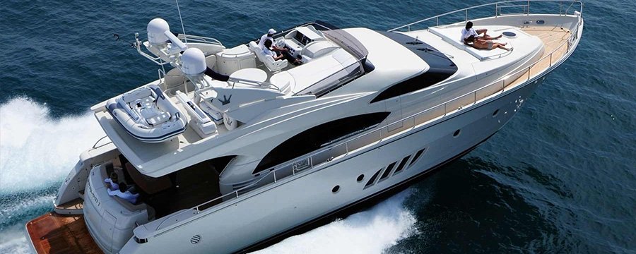 How to Choose the Perfect Yacht for Your Dubai Adventure | Amora, Lara ...
